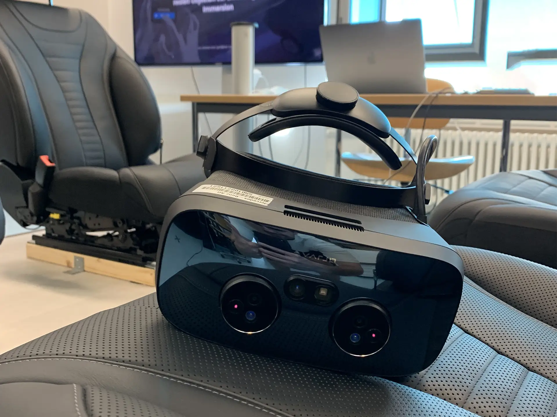 Cyberphysical Interaction: Enhancing VR Immersion with Hand Tracking ... Cyberphysical Interaction: Enhancing VR Immersion with Hand Tracking ...